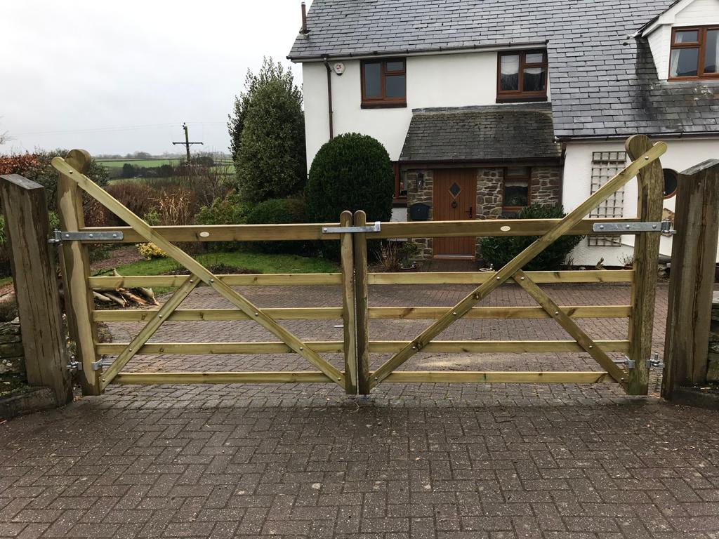 How to Choose a Wooden Entrance Gate - The Torridge Gates Blog